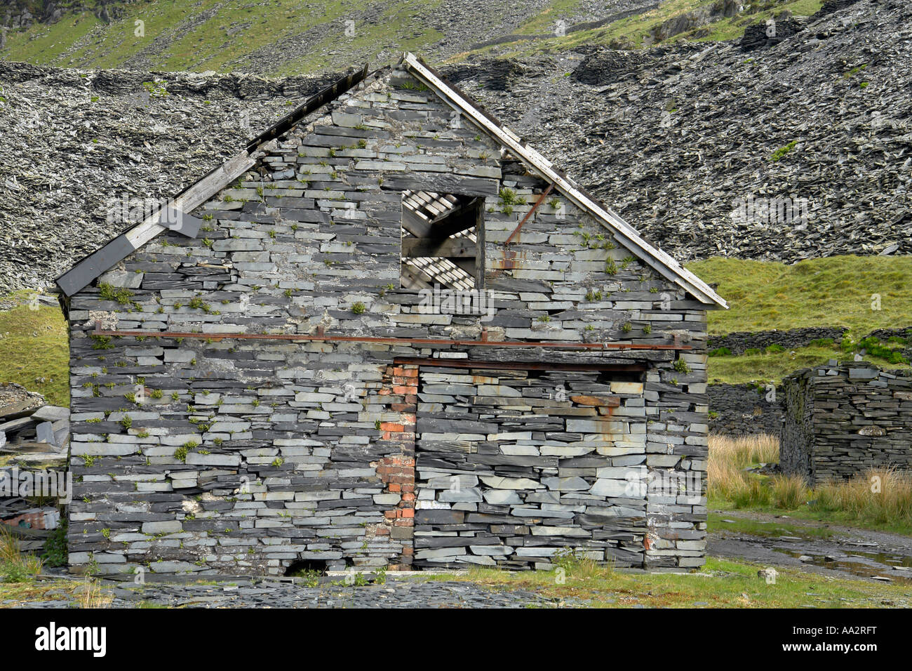 Abandoned slate building hi-res stock photography and images - Alamy