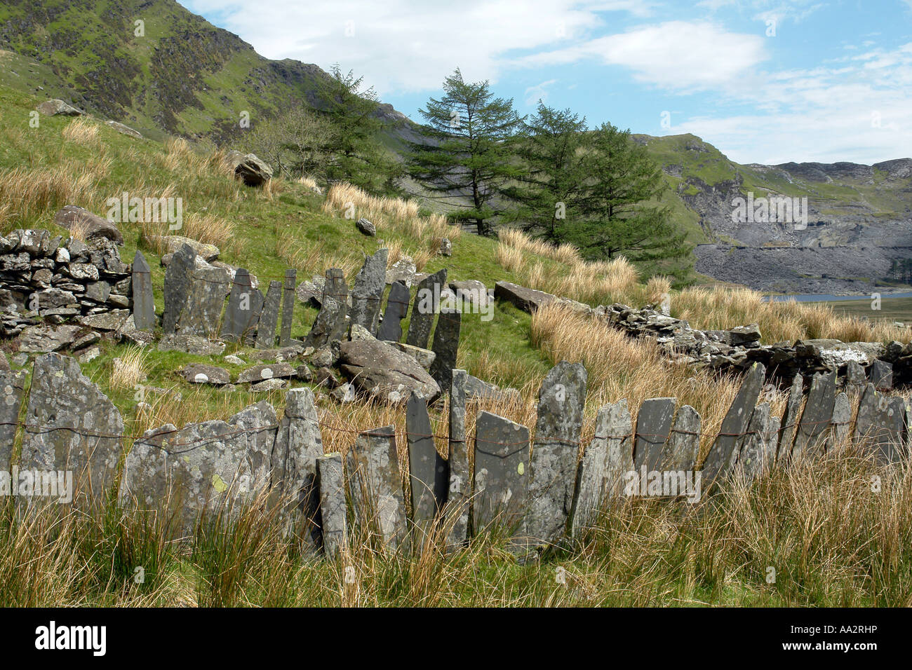 slate fence - cwmorthin Stock Photo - Alamy