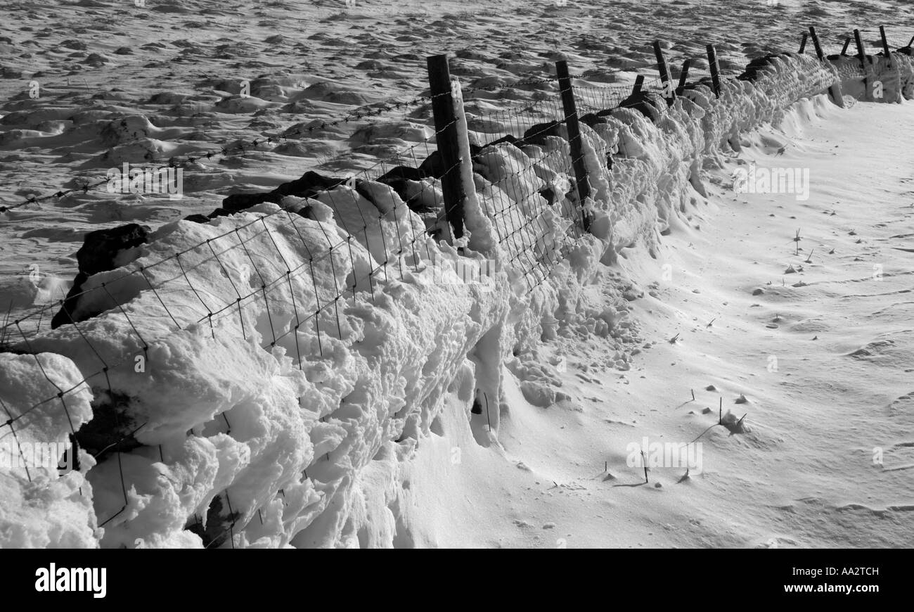 Peak district snow england Black and White Stock Photos & Images - Alamy