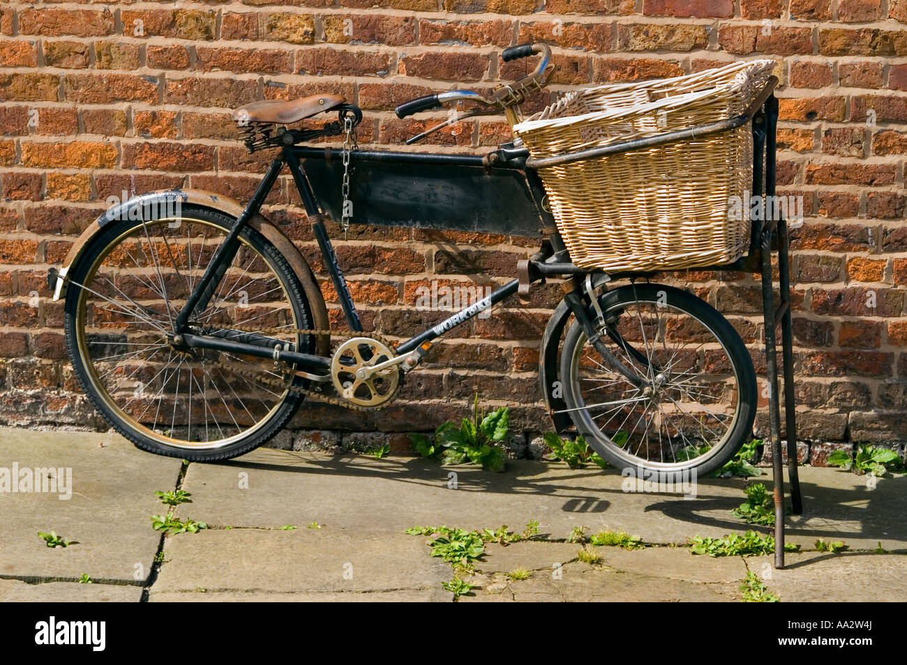 Old delivery bike hi-res stock photography and images - Alamy