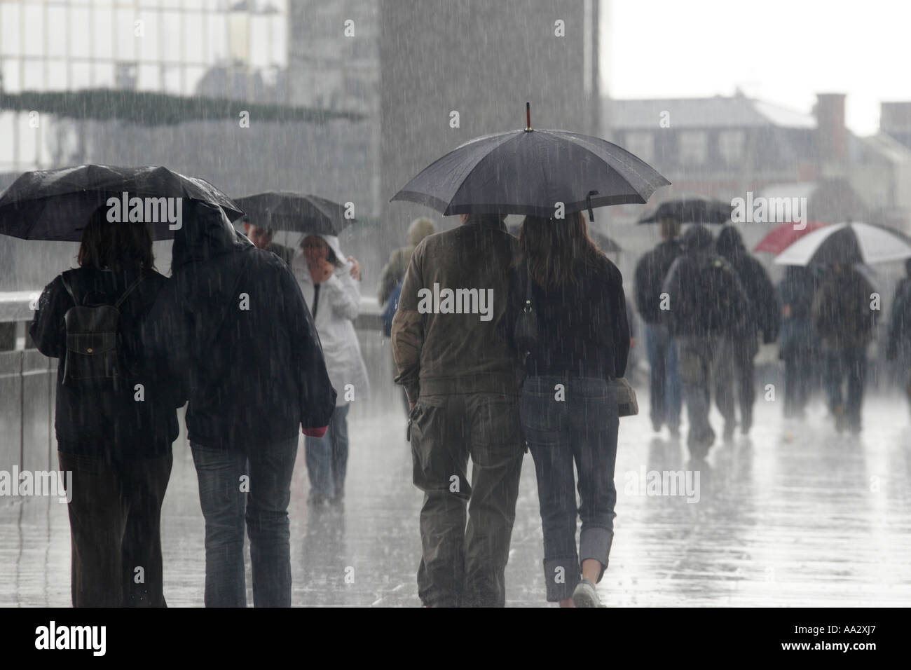Heavy rain london hi-res stock photography and images - Alamy