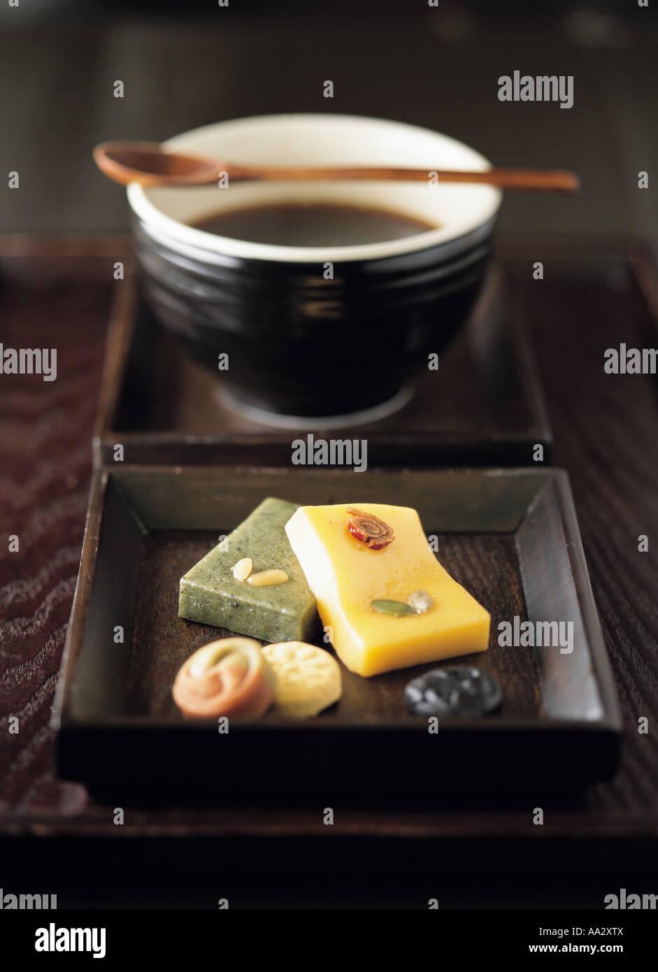 Korean rice cake and traditional tea Stock Photo - Alamy