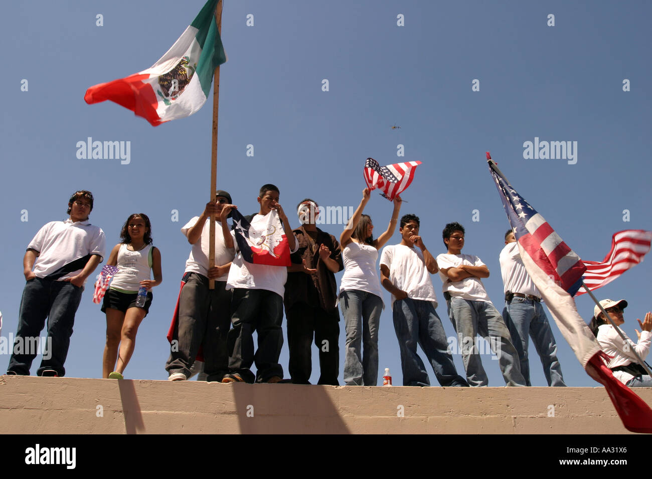 Immigration wave hi-res stock photography and images - Alamy