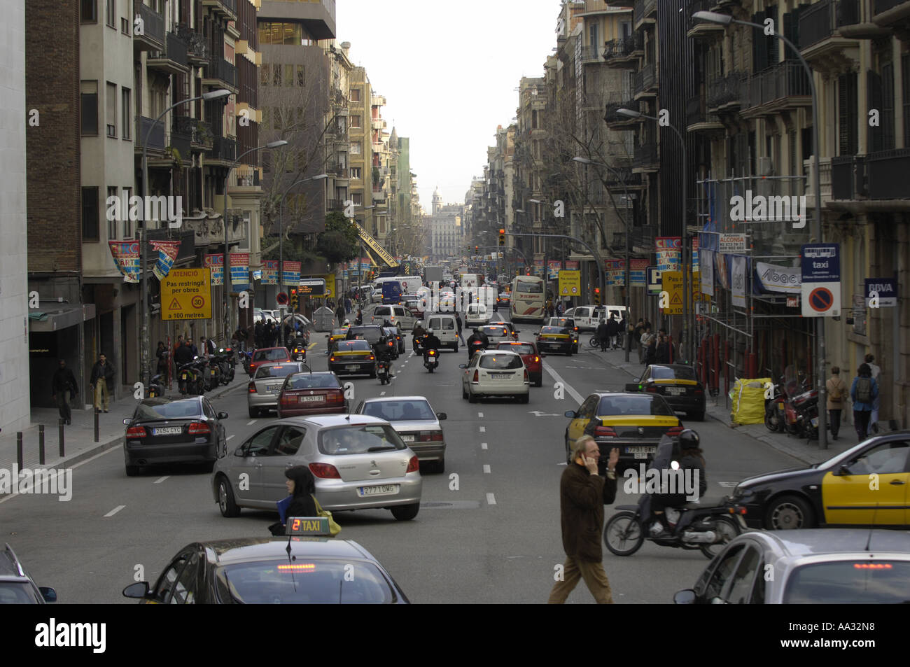 busy boulevard street avenue avengida traffic cars city urban ...