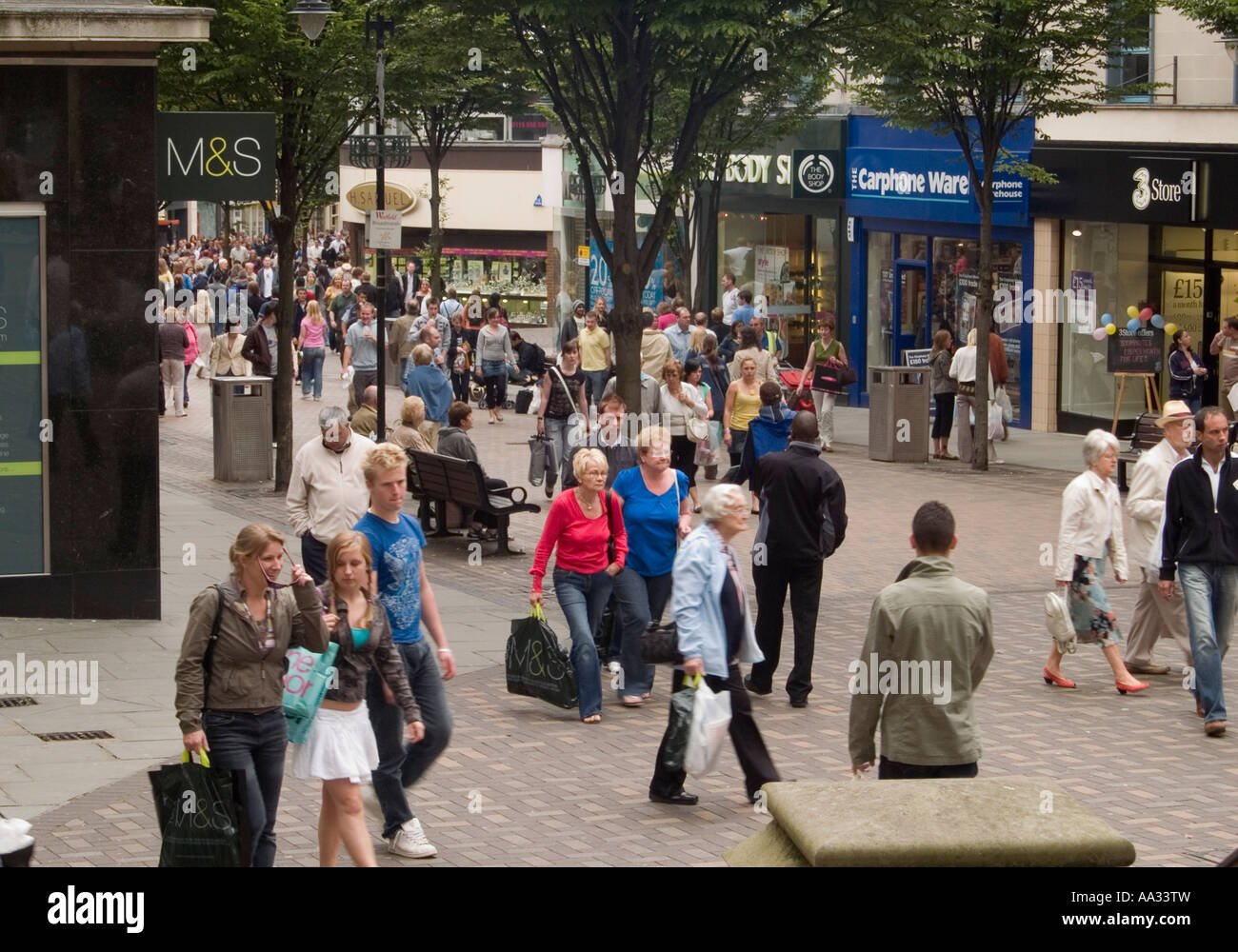 Saturday afternoon crowd hi-res stock photography and images - Alamy