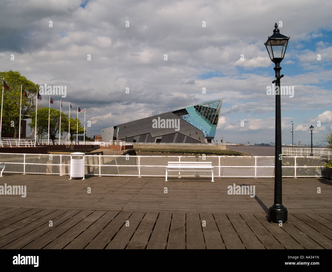 View of the Deep from Hull Pier Stock Photo - Alamy