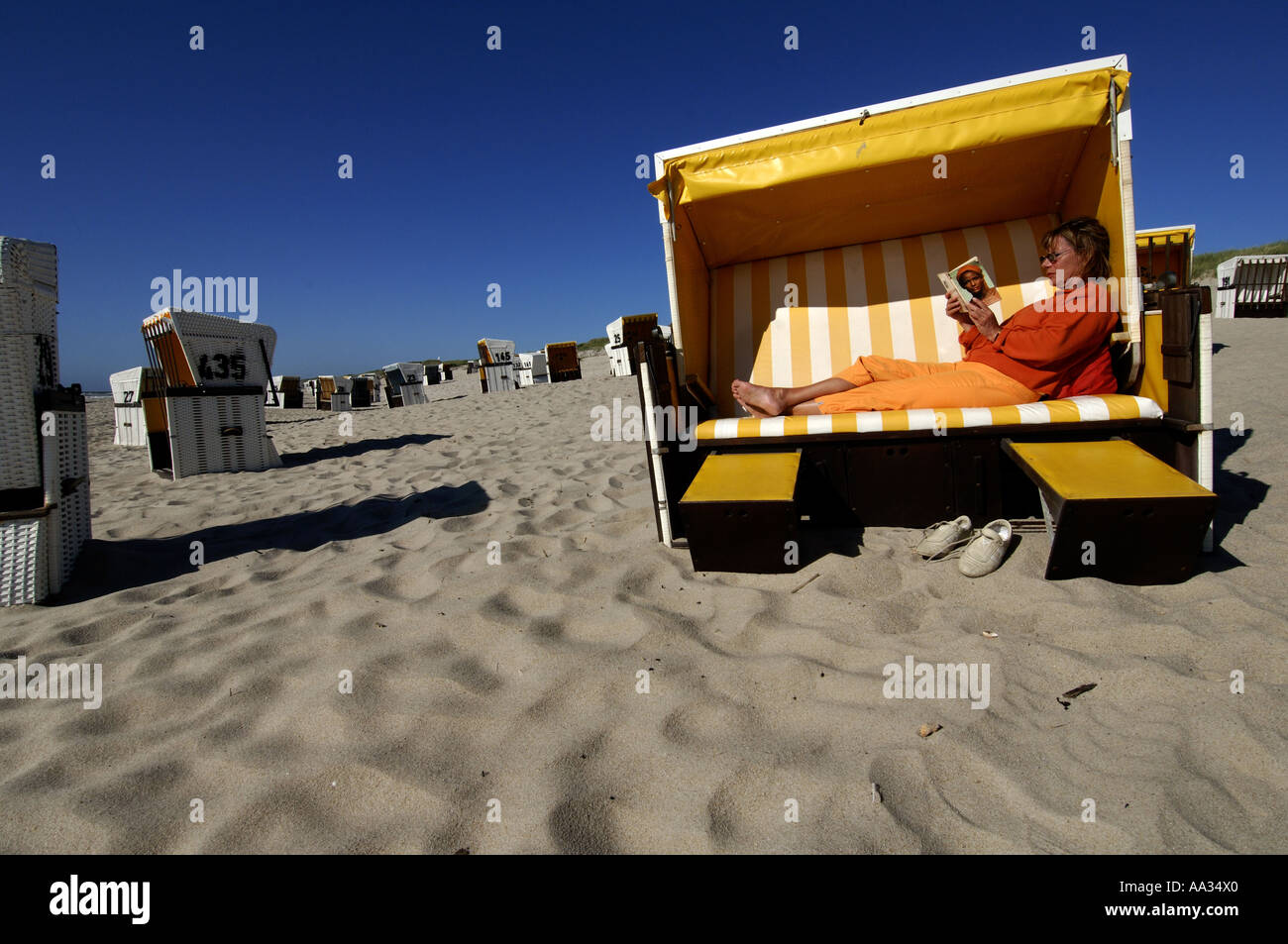 Reading on the beach chair hi-res stock photography and images - Alamy