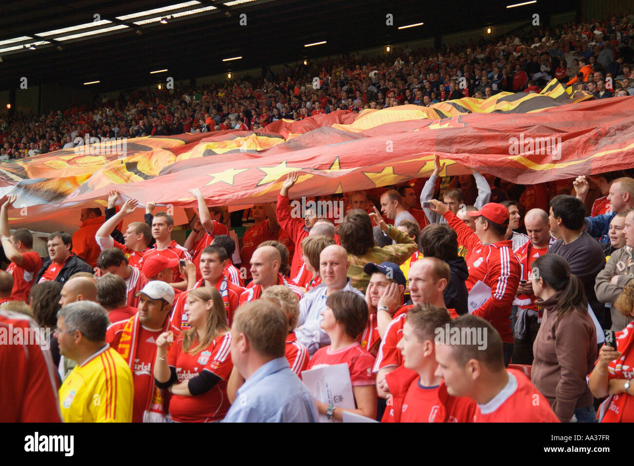The Crowd Anfield Stadium High Resolution Stock Photography and Images ...