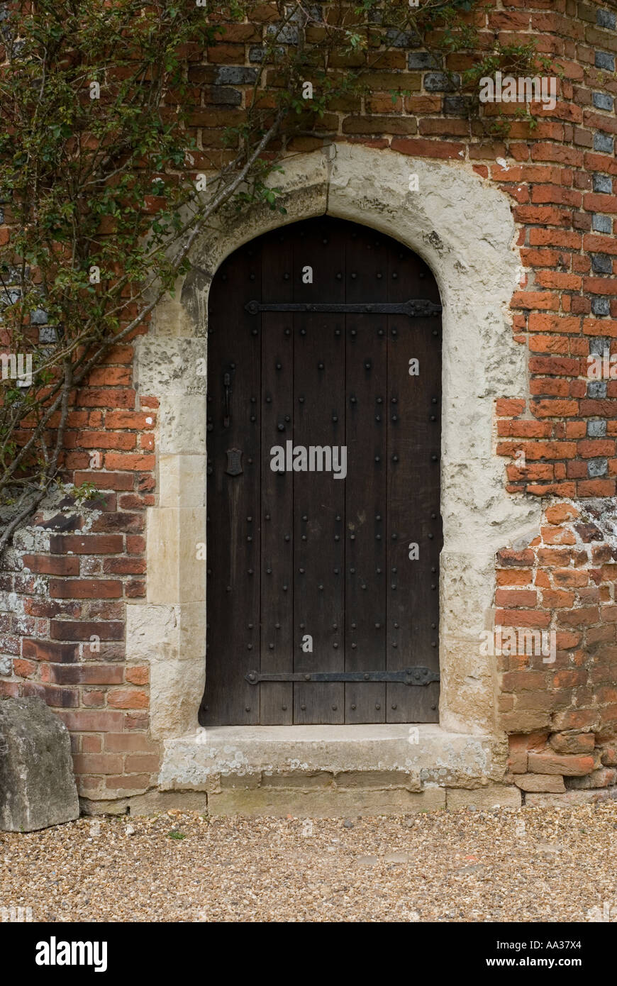 Tudor door hi-res stock photography and images - Alamy