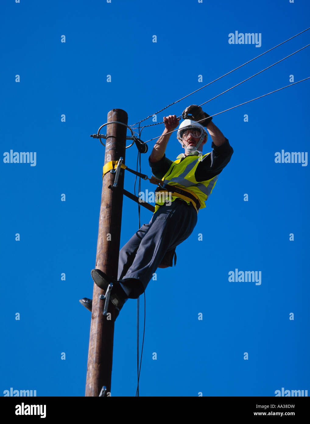 Telegraph pole repair hi-res stock photography and images - Alamy