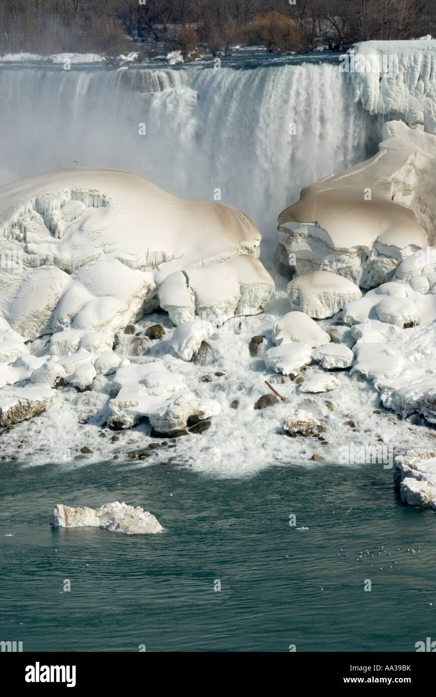Snow Capped Rocks At Niagara Falls Canada Stock Photo - Alamy