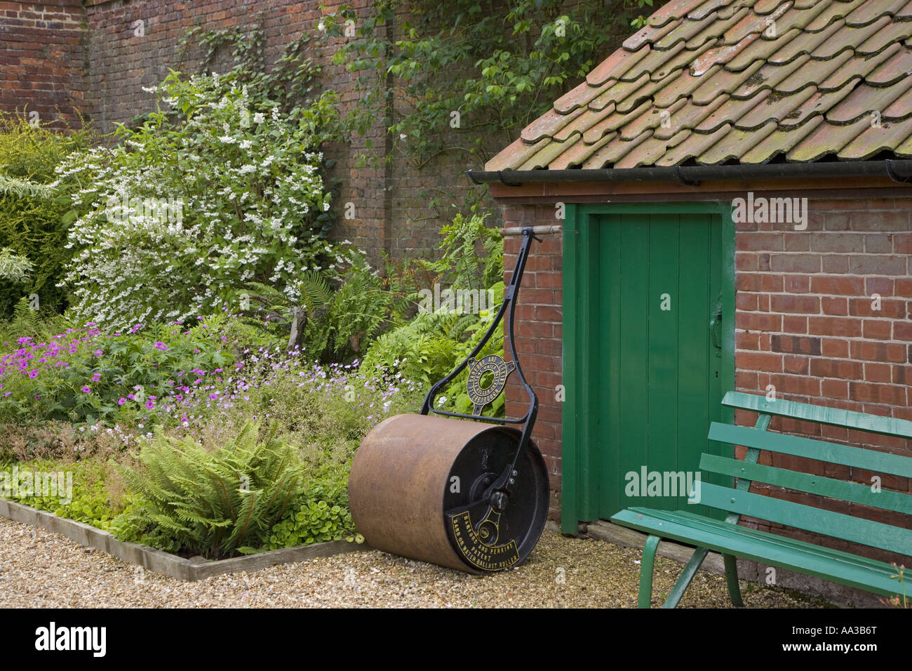 Garden Roller & Potting Shed Stock Photo - Alamy