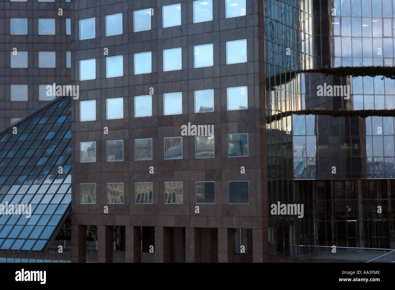 Number one riverside offices hi-res stock photography and images - Alamy