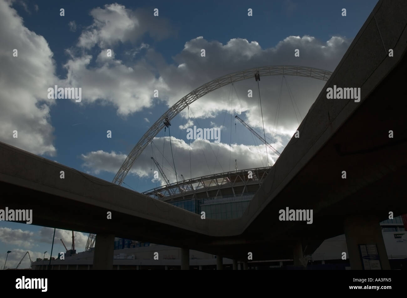 Stadium silhouette uk hi-res stock photography and images - Alamy