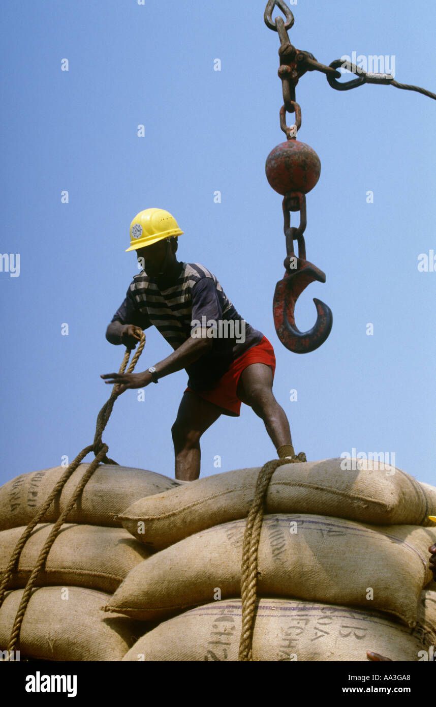 Loading sacks cocoa beans port hi-res stock photography and images - Alamy