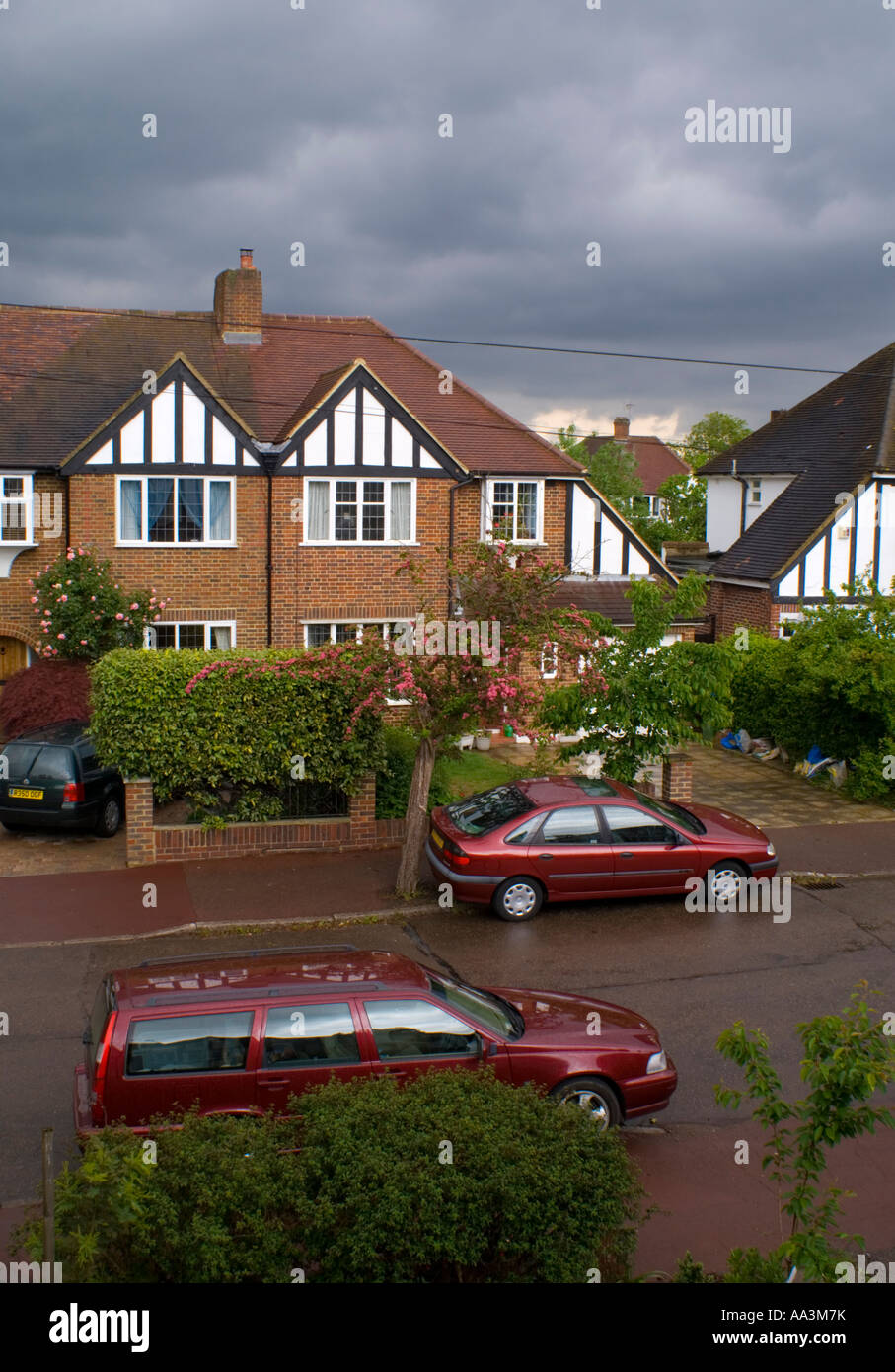 Surrey suburb uk hi-res stock photography and images - Alamy