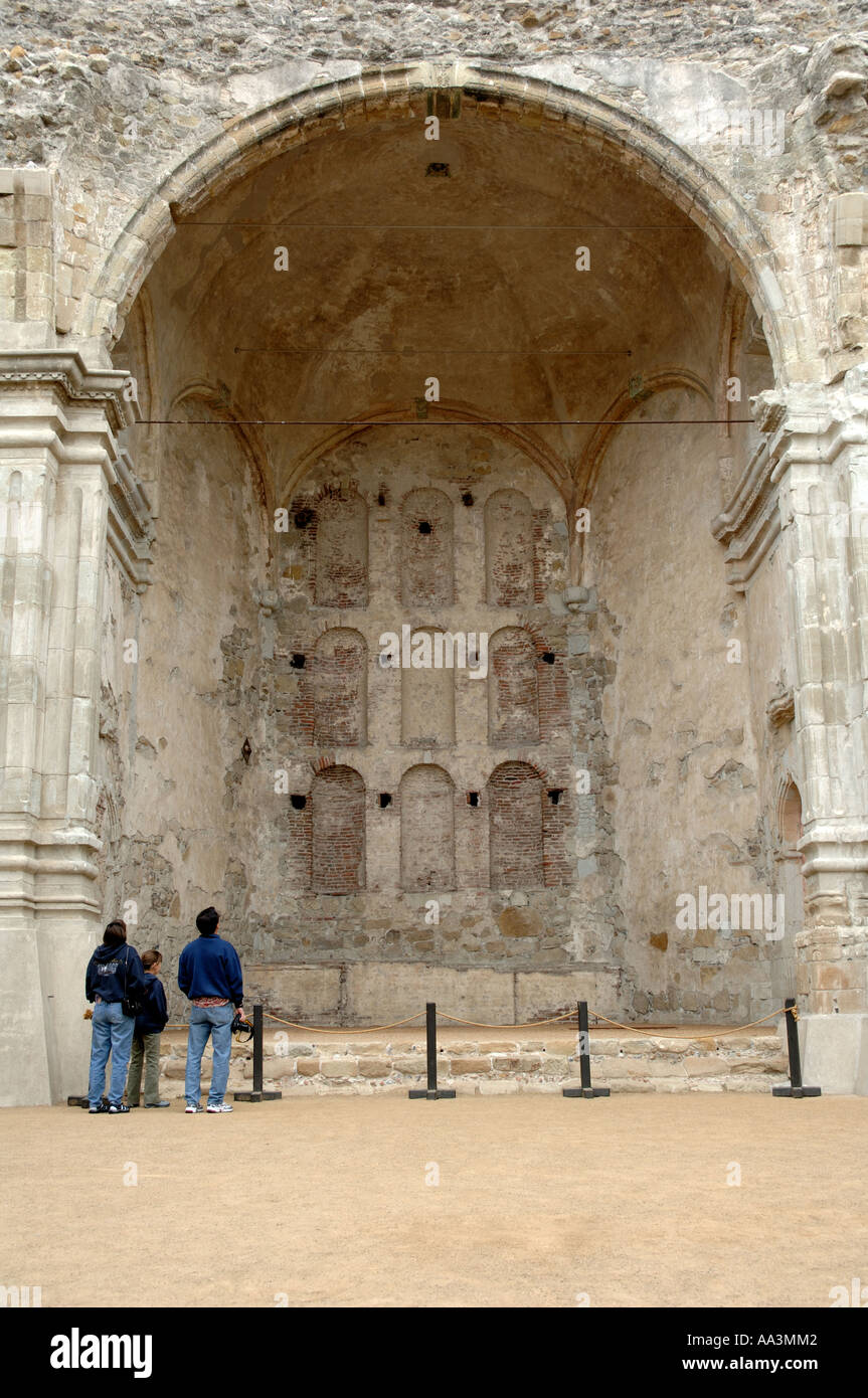 Great Stone Church Mission San Juan Capistrano CALIFORNIA Stock Photo ...