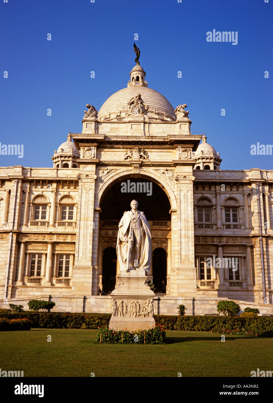India Calcutta Statue of Curzon at the Victoria Memorial Stock Photo ...