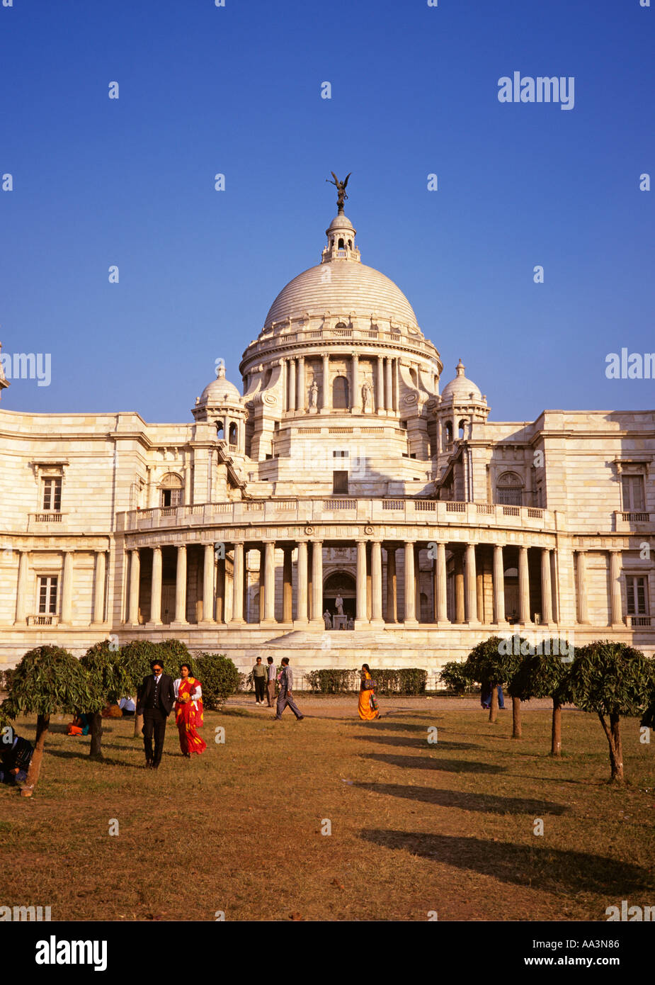 Statue queen victoria indian museum hi-res stock photography and images ...