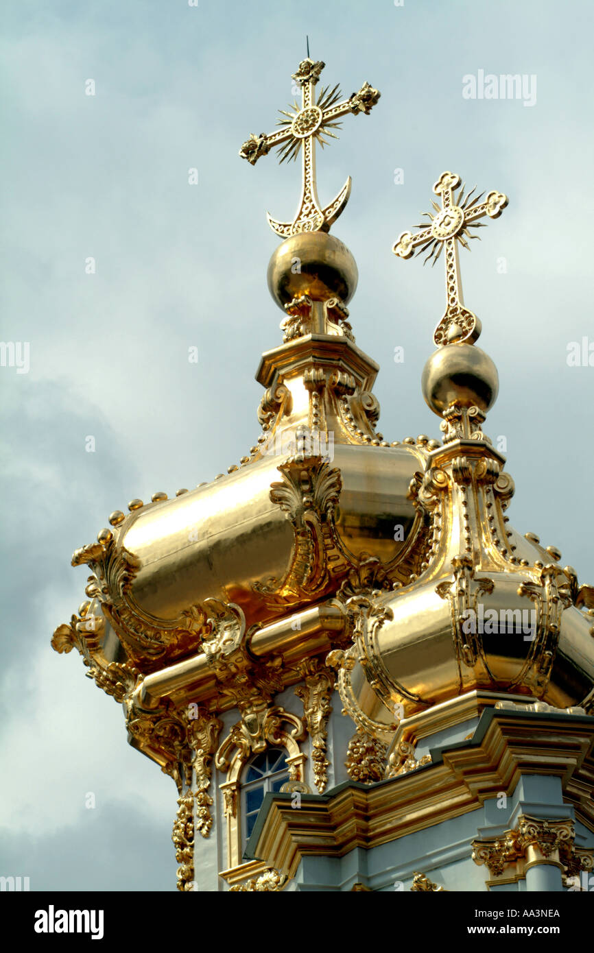 Peterhof Palace Nr St Petersburg Russia golden cupolas and cross Stock ...