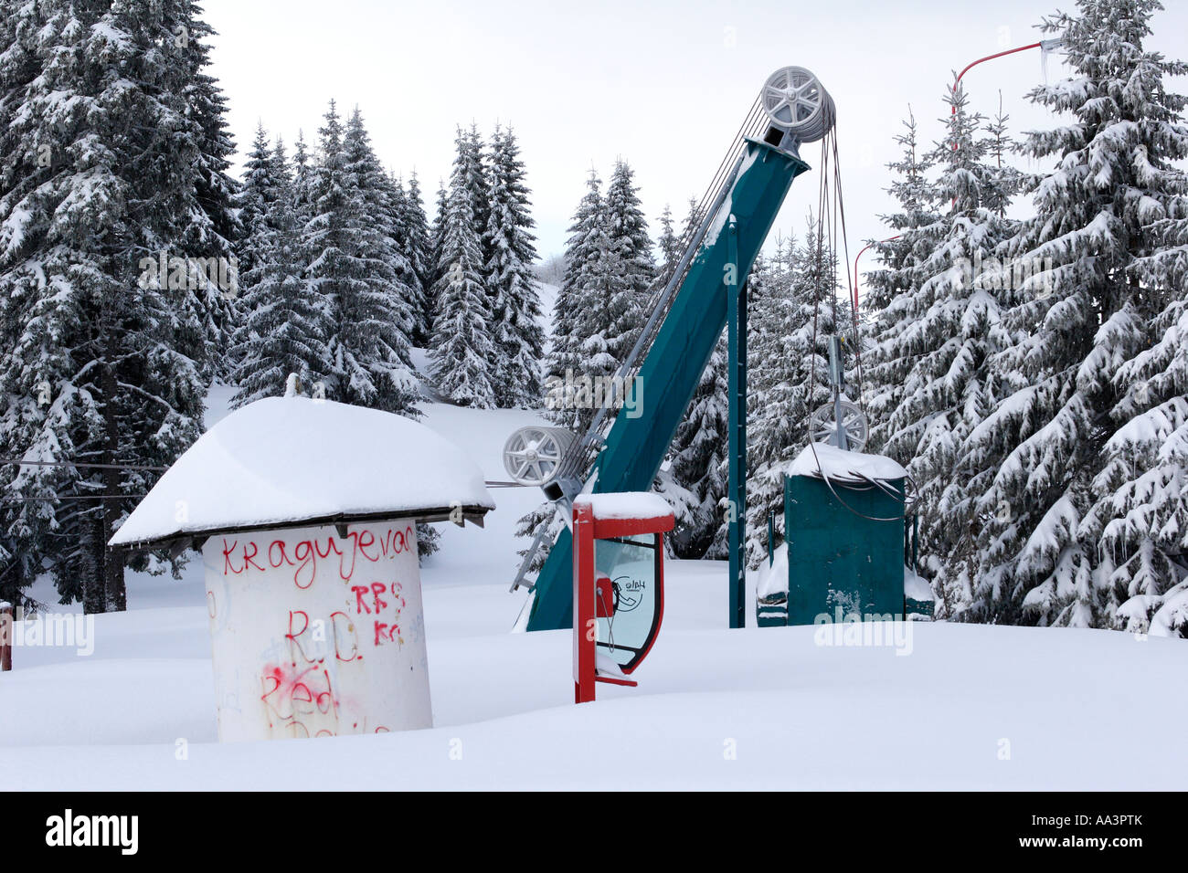 Graffiti covered kiosk hi-res stock photography and images - Alamy