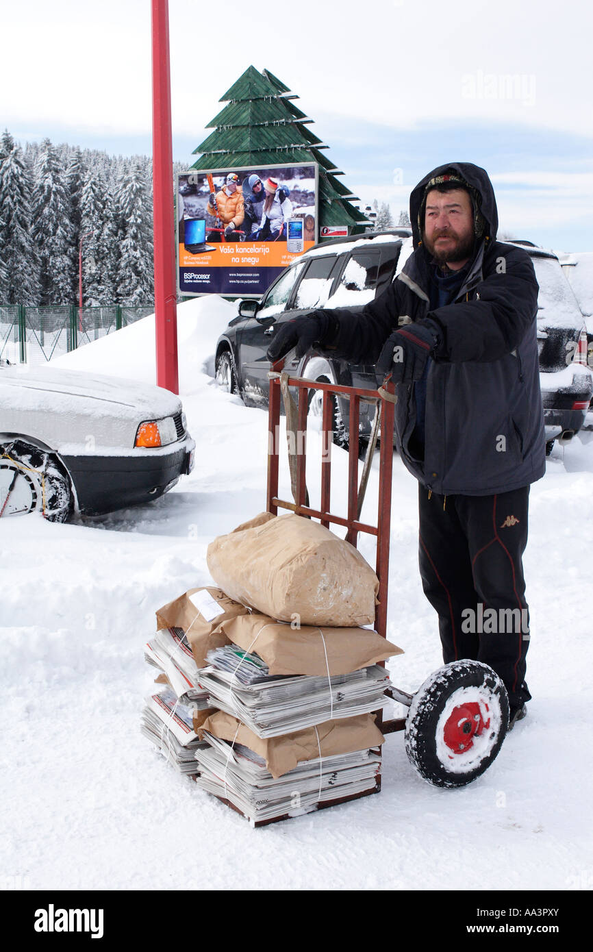 Newspaper delivery man hi-res stock photography and images - Alamy
