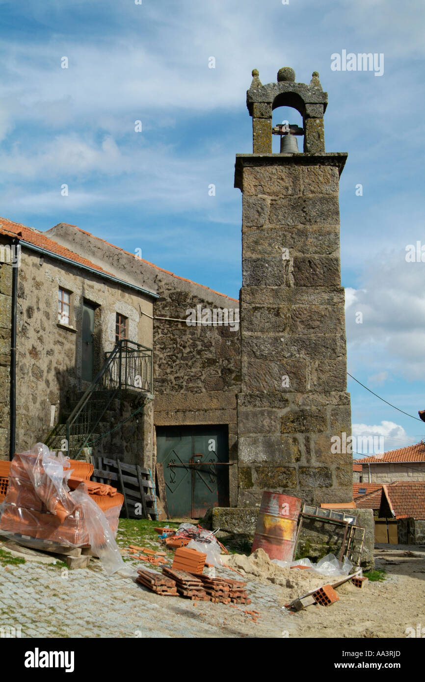 a detail of the "Torre do Boi", meaning "The Bull Tower" in the middle ...