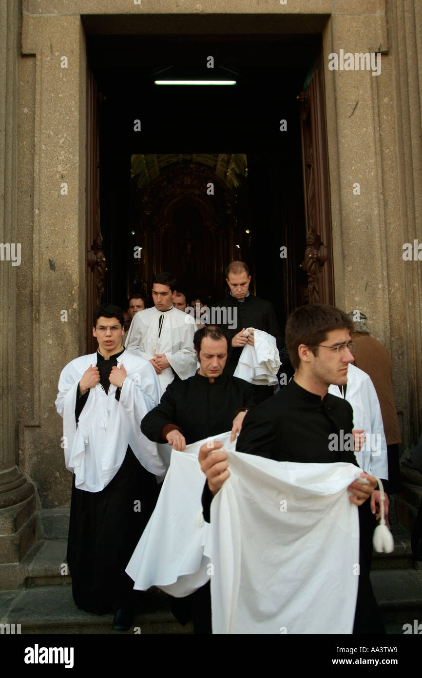 Group priests in traditional hi-res stock photography and images - Alamy