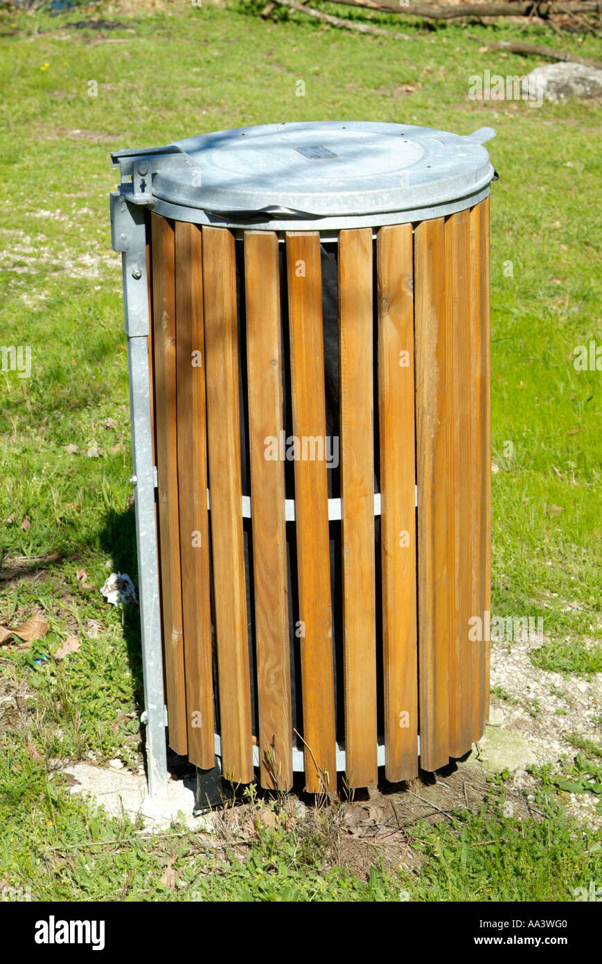 Rubish bins hi-res stock photography and images - Alamy