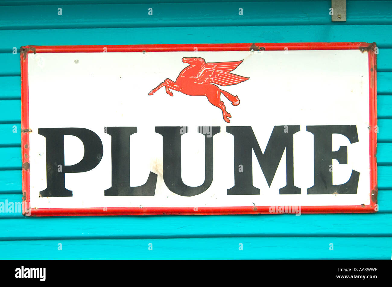 Antique and vintage signs hi-res stock photography and images - Alamy