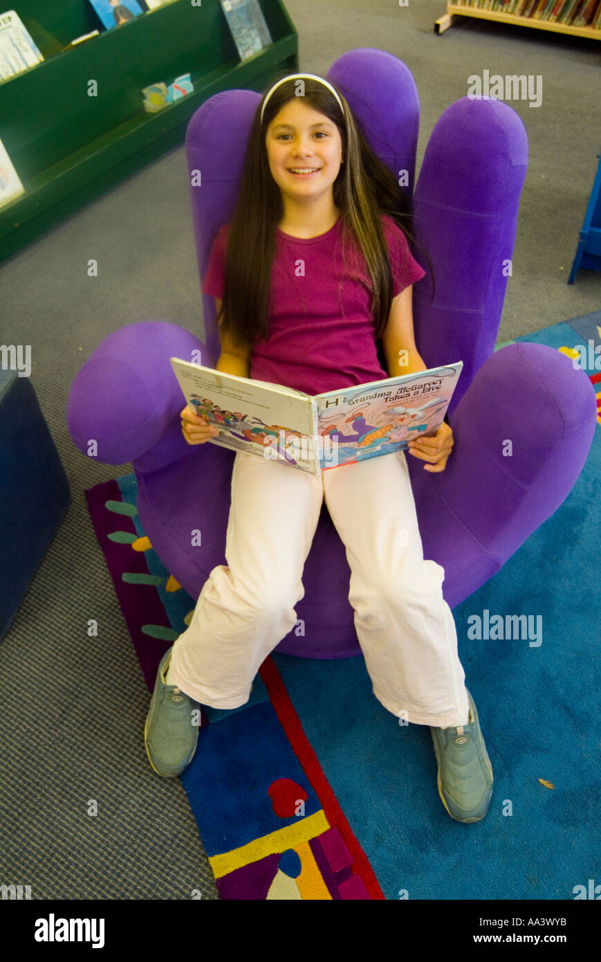 Chair shaped like a hand hi-res stock photography and images - Alamy