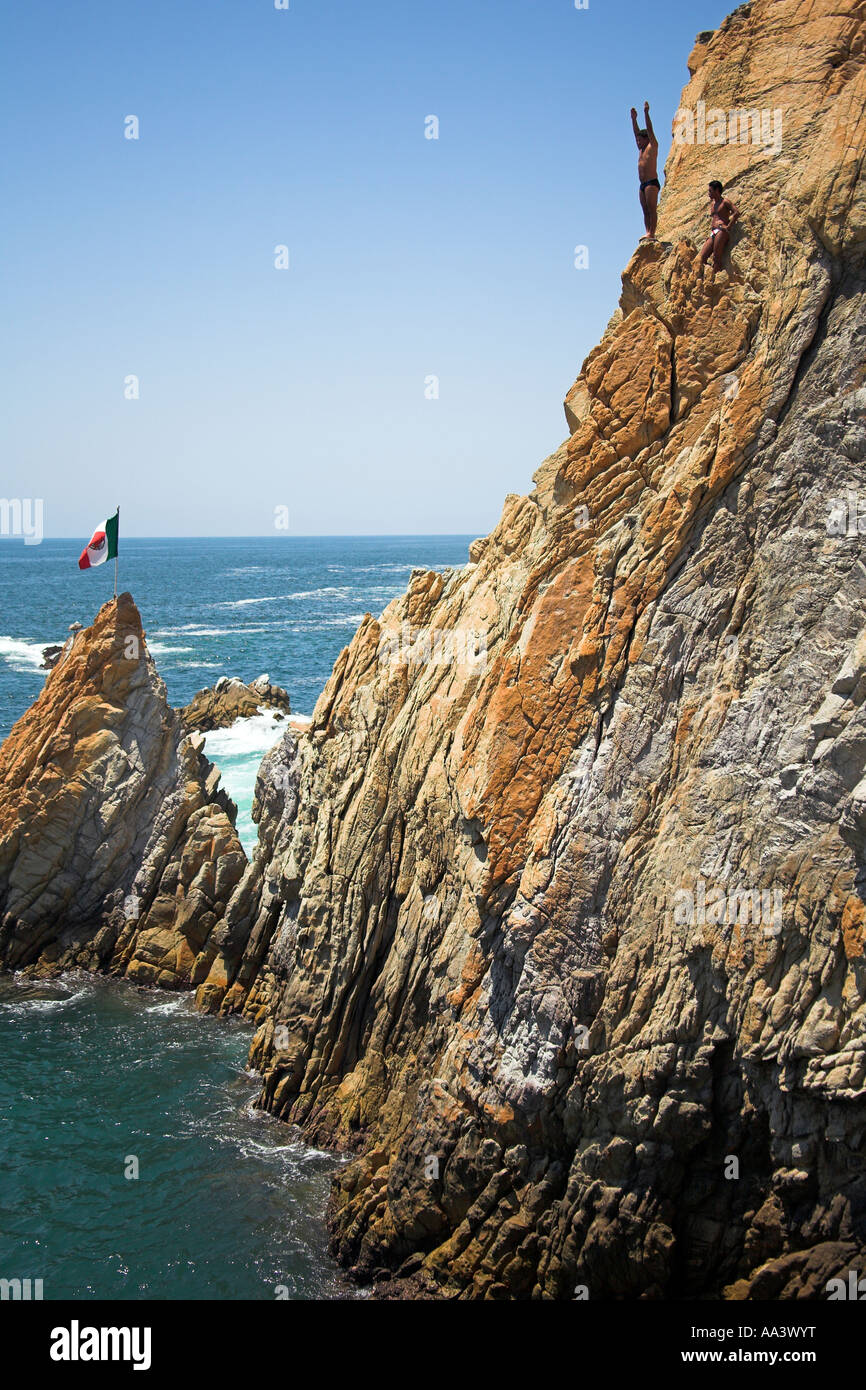 Cliff divers acapulco ;a quebrada hi-res stock photography and images ...