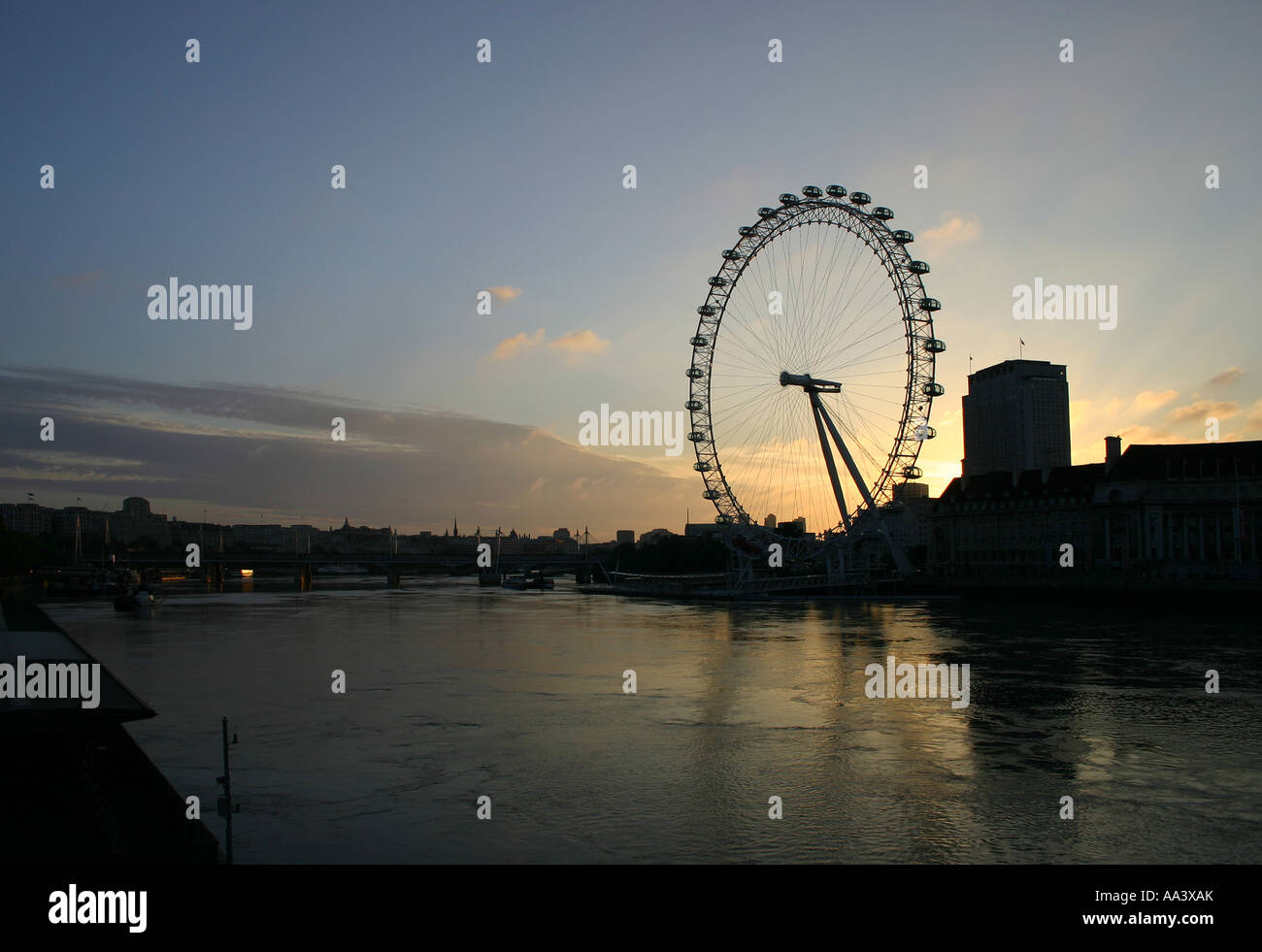 London eye glass pod hi-res stock photography and images - Alamy