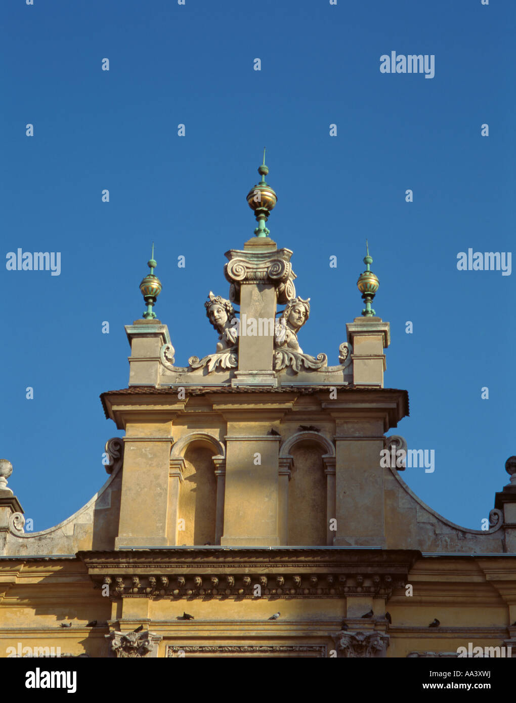 Sculptural gable hi-res stock photography and images - Alamy