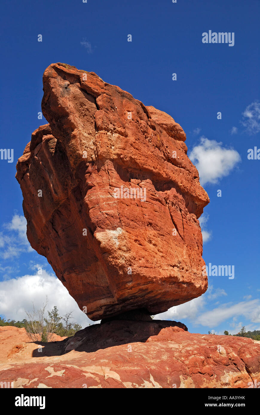 The "Balanced Rock" at the entrance to "The Garden Of The Gods ...