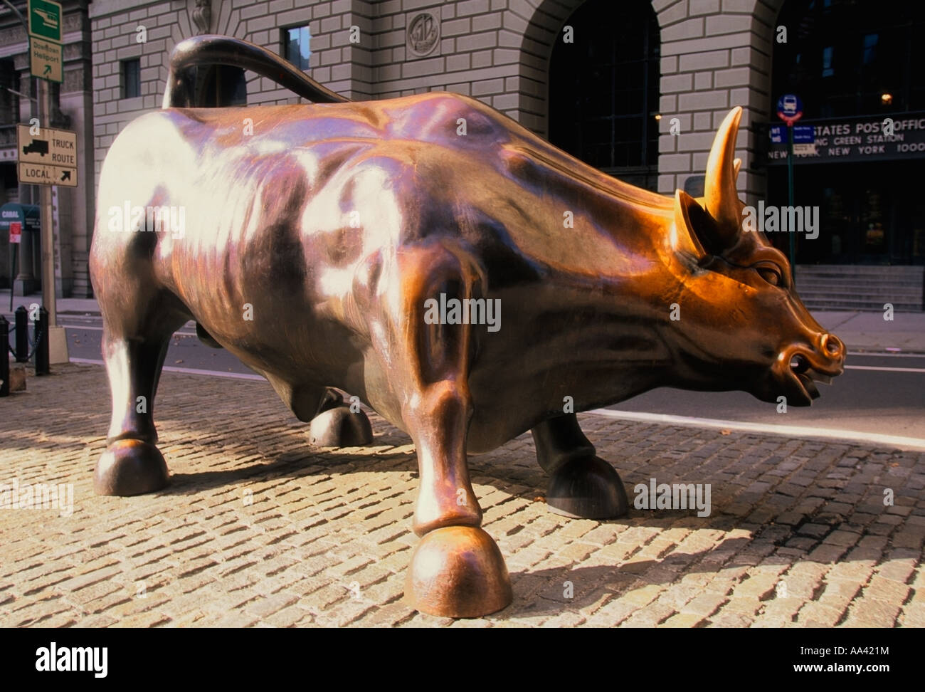 Financial District Statue of the Wall Street Bull Stock Photo - Alamy
