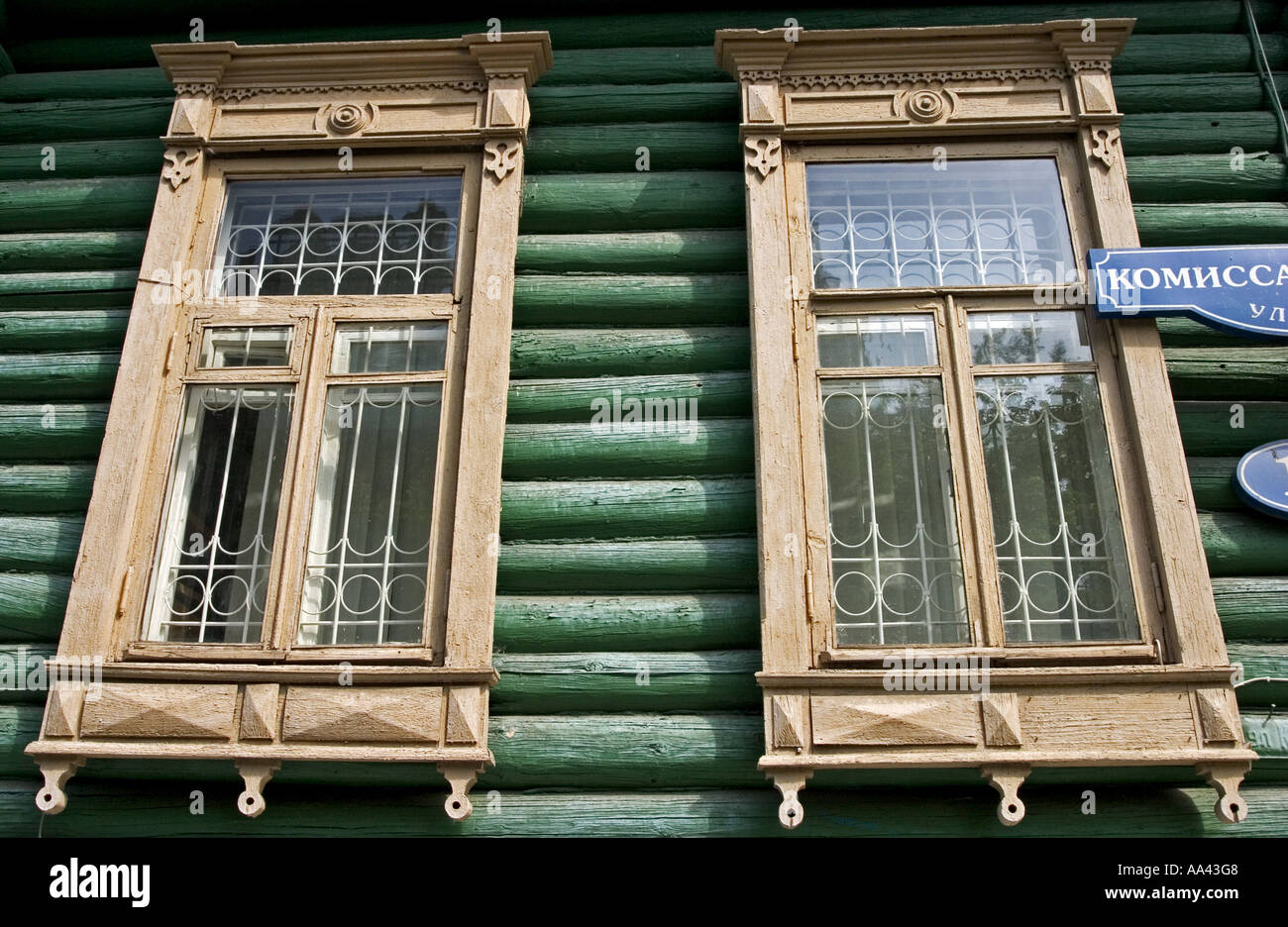 Crossbar windows hi-res stock photography and images - Alamy