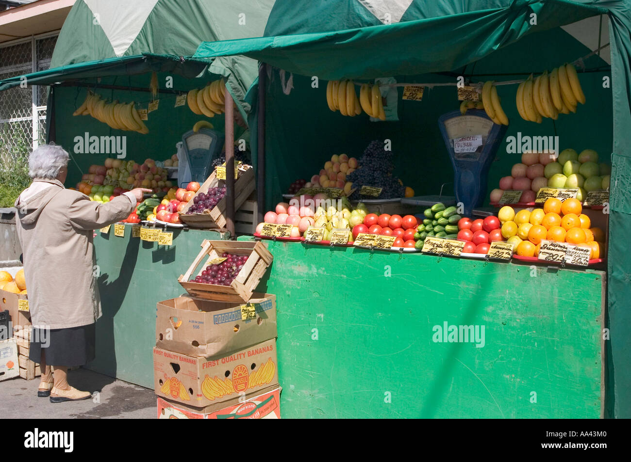 Fruit and Vegetable market stand with shoper at the roadside, Omsk at ...