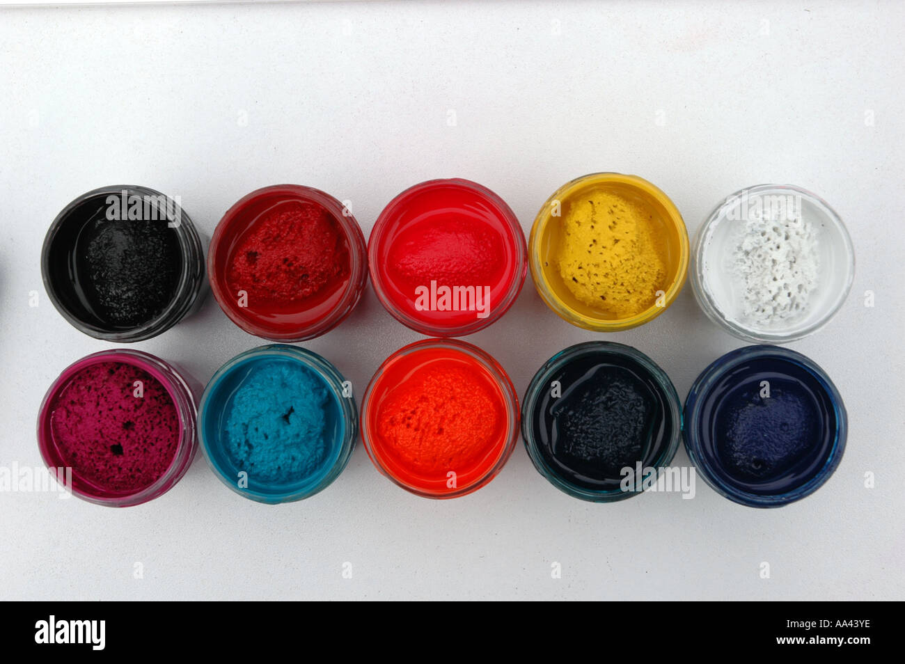 Many paint pots hi-res stock photography and images - Alamy