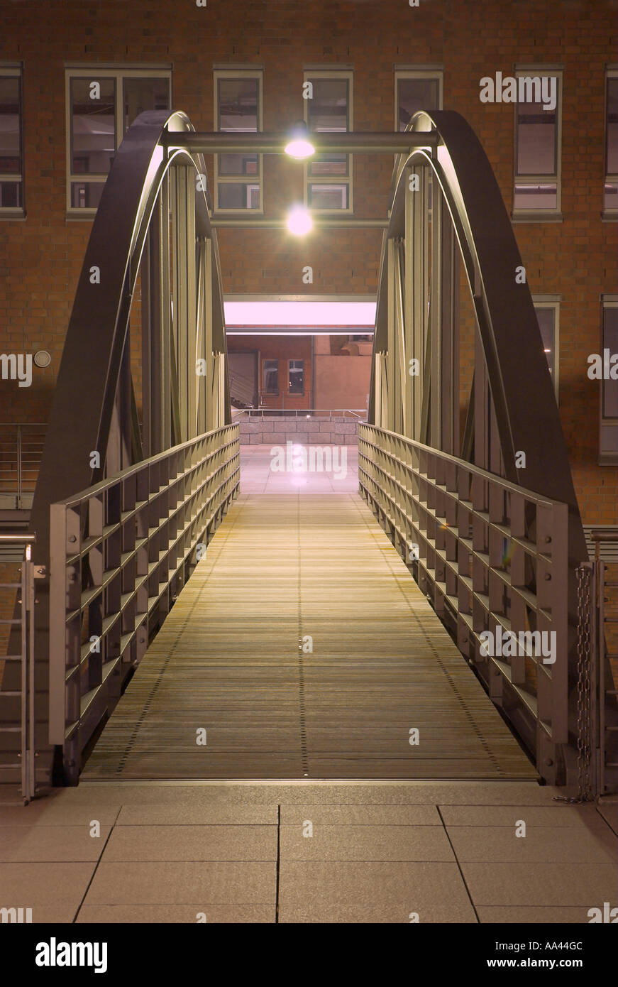 Modern footbridge at Hamburg Hafencity at night, Hamburg, Germany Stock ...