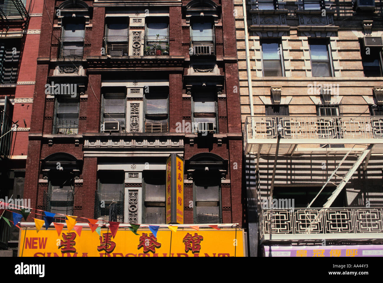New york city tenement buildings hi-res stock photography and images ...