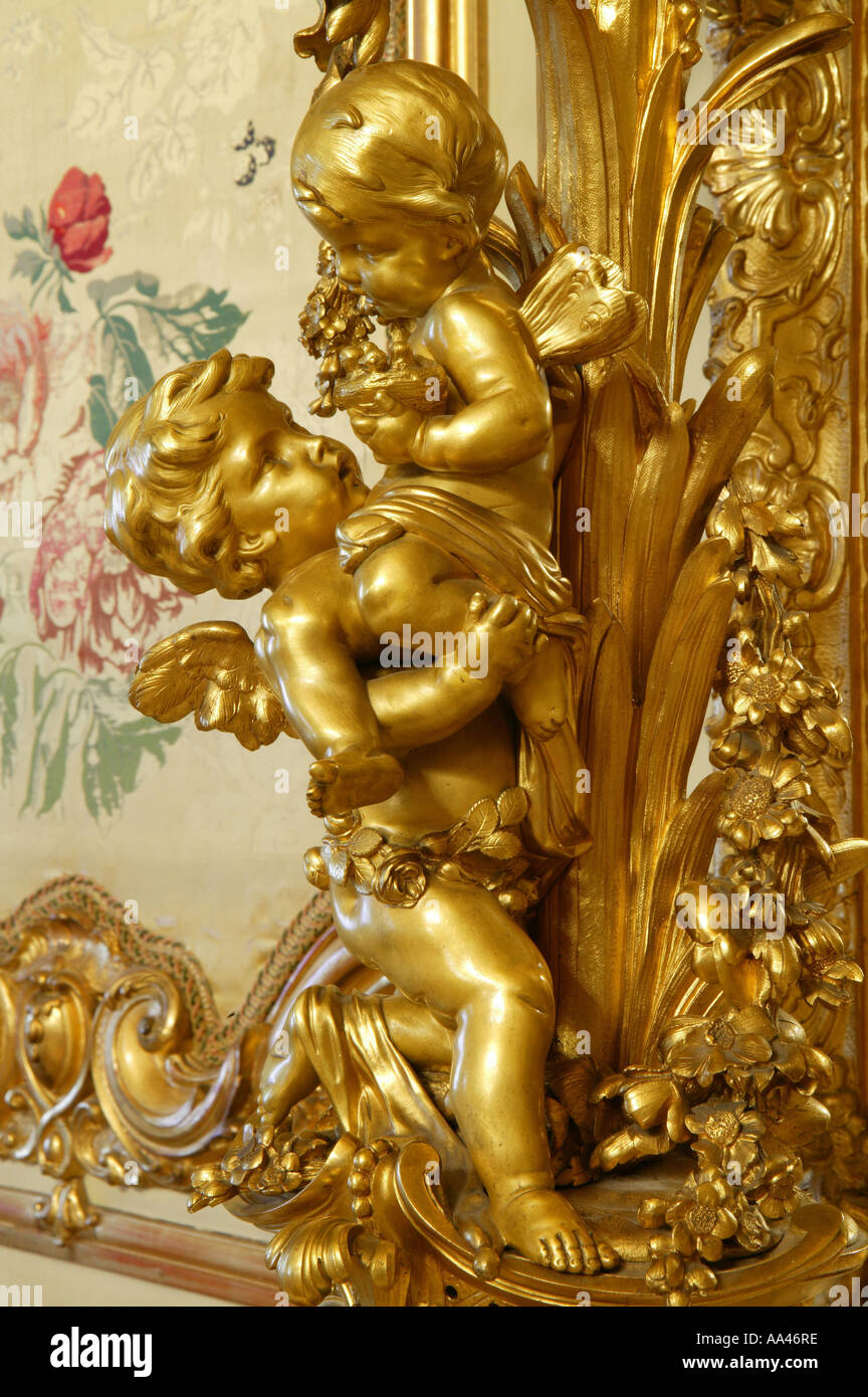 Bronze angel figures hi-res stock photography and images - Alamy