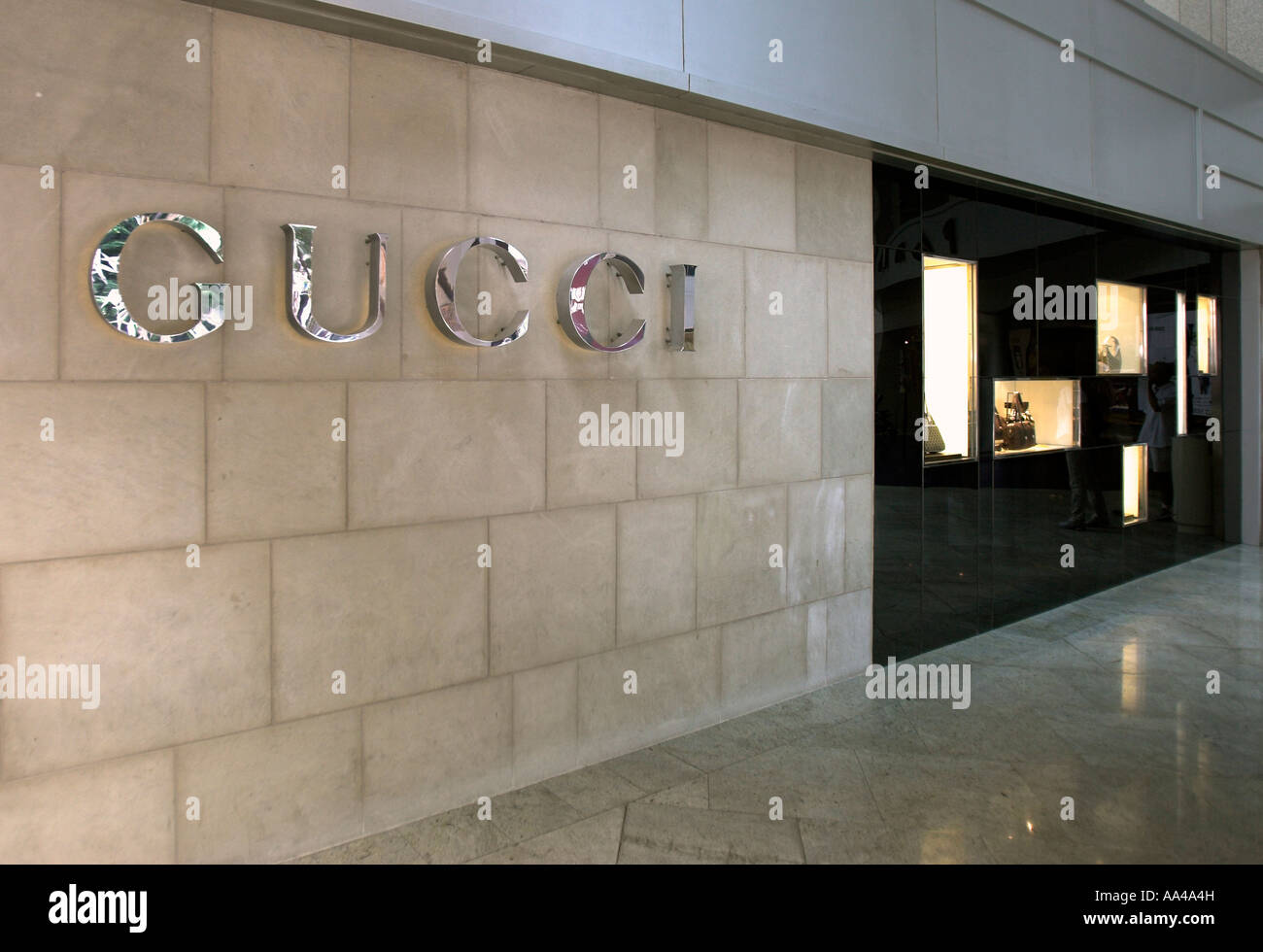 Gucci logo logos hi-res stock photography and images - Alamy
