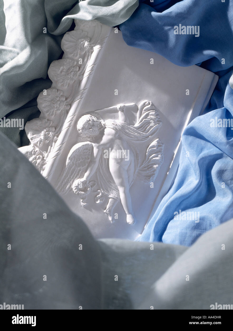 Plaster angel hi-res stock photography and images - Alamy