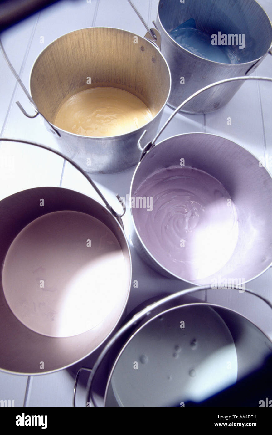 Purple tins hi-res stock photography and images - Alamy