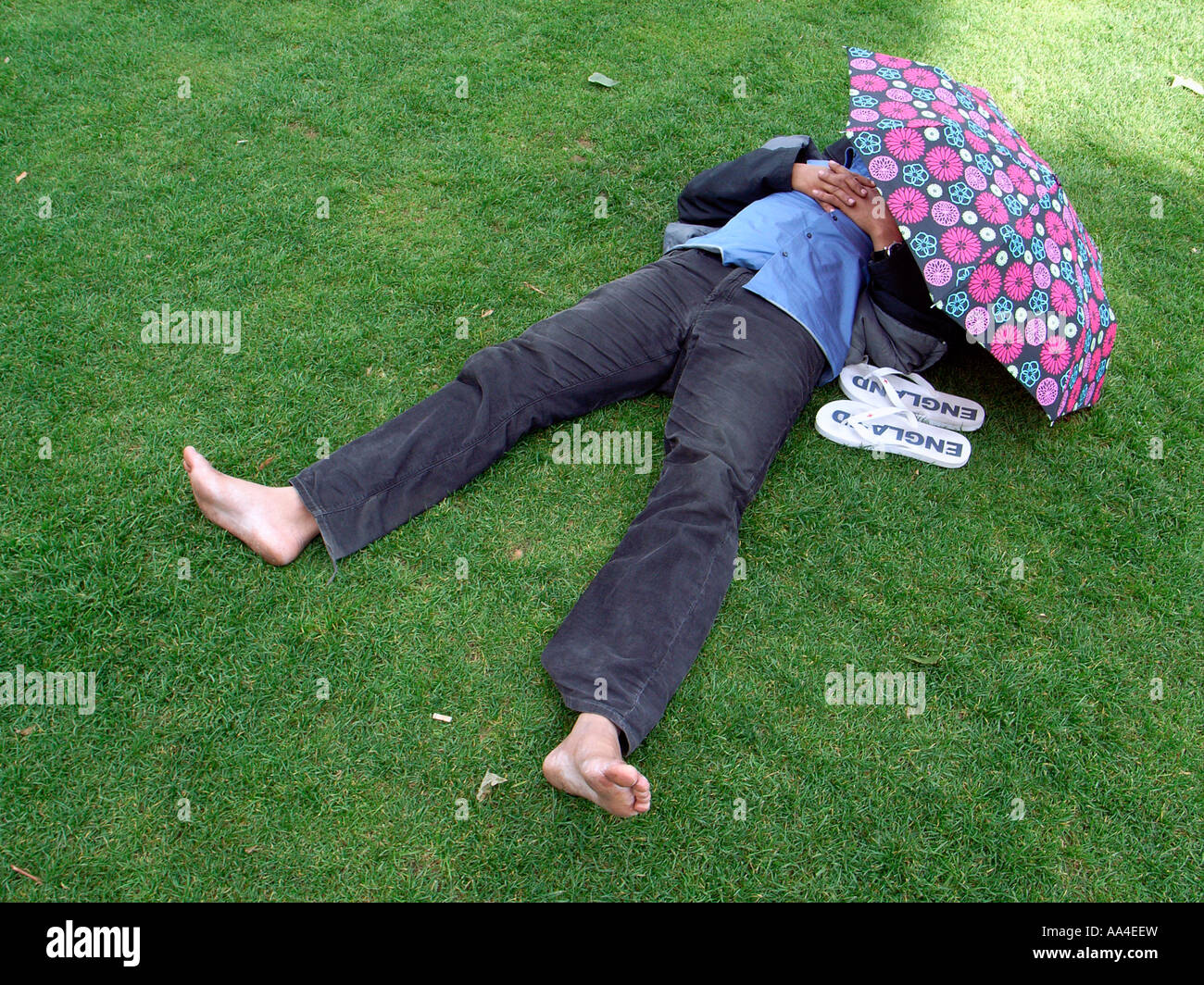 Man sleeping in the park London UK Stock Photo - Alamy