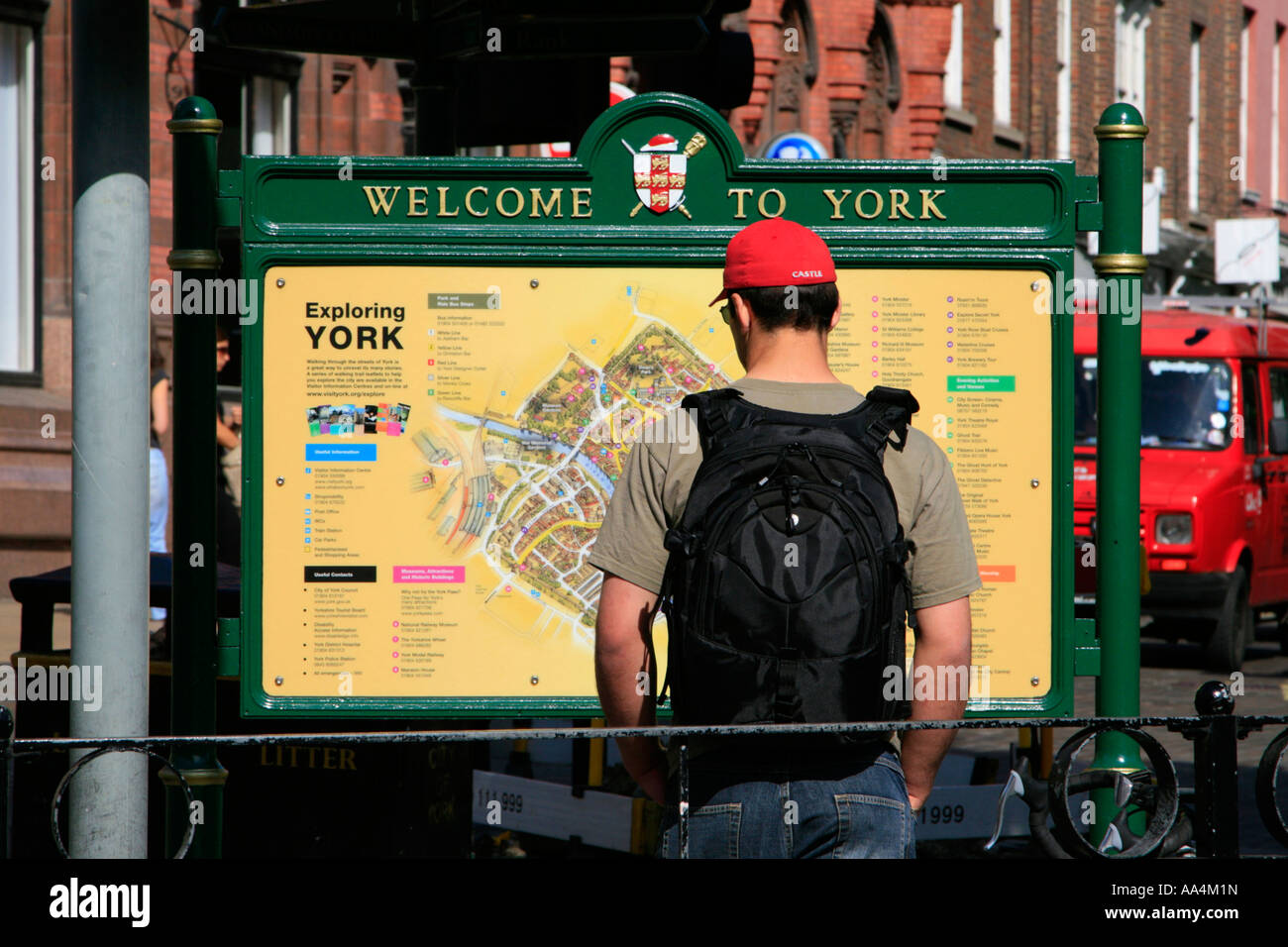 tourist looking at city of york tourist map england Stock Photo - Alamy