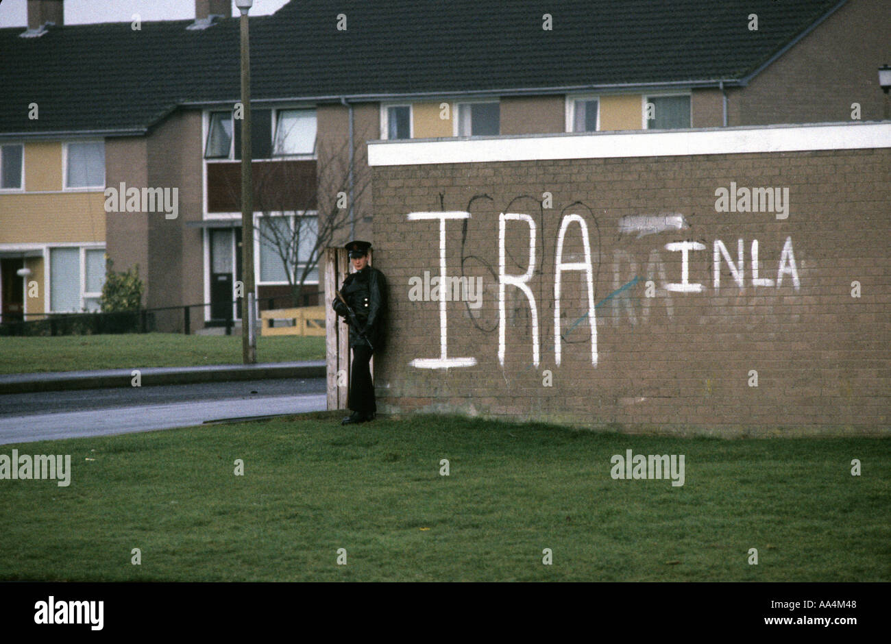 NEWRY BOMBING NORTHERN IRELAND 28 FEB 1985. 9 RUC POLICE OFFICERS DIED ...