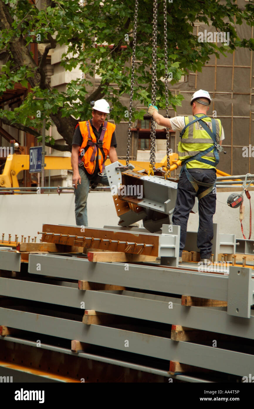 Construction site workers london girder hi-res stock photography and ...