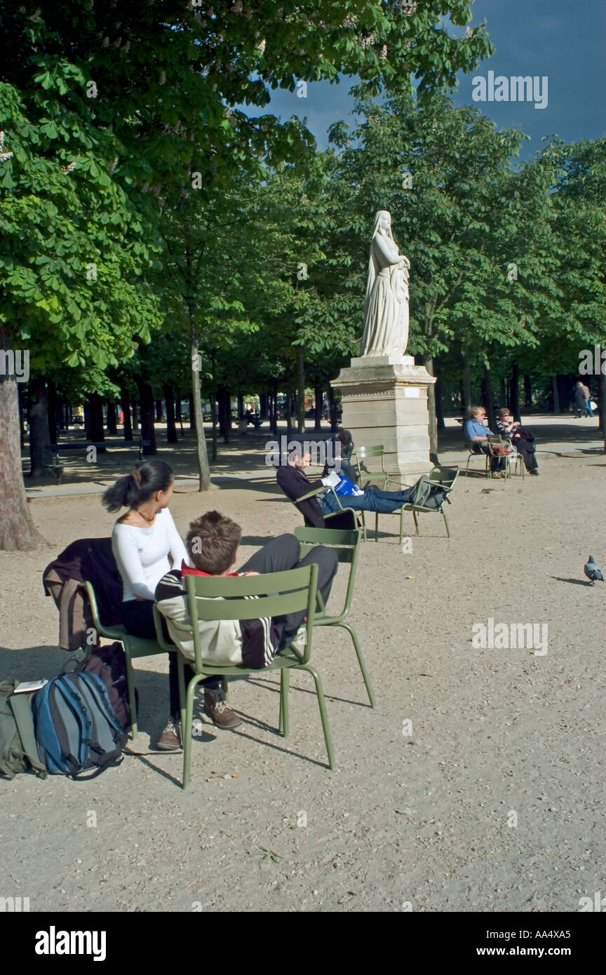 Paris FRANCE, Urban Parks French Teen Couples, Friends Relaxing Near ...